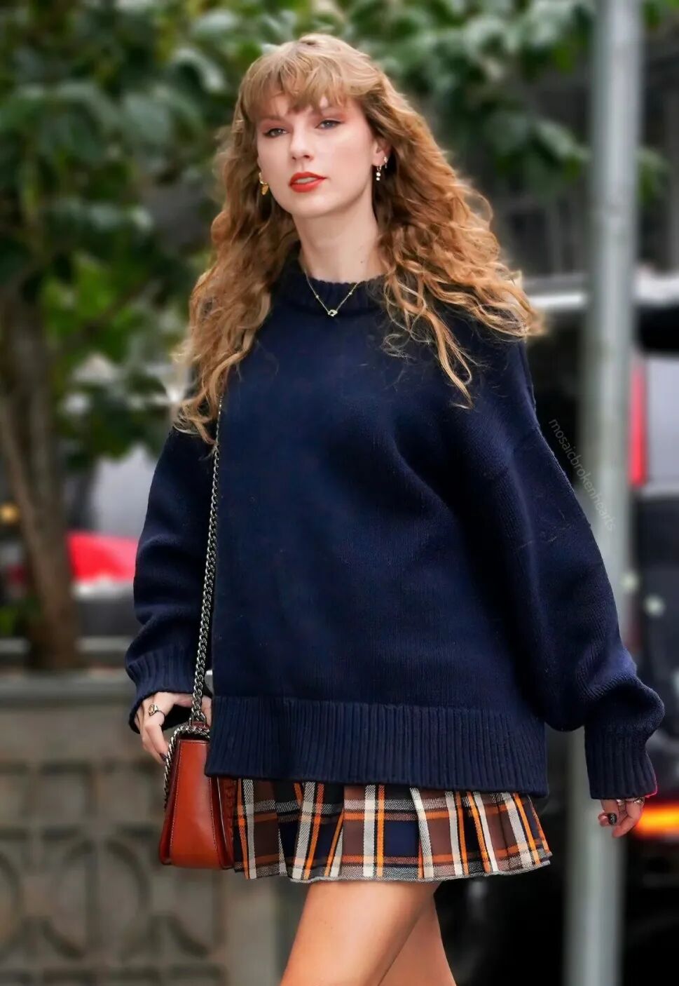 Is Taylor Swift’s Street Style Always Trending? Learn from Her Basic Y ...